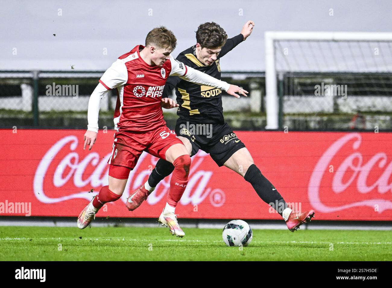 Antwerpen, Belgium. 19th Jan, 2025. Antwerp's Semm Renders and Westerlo ...