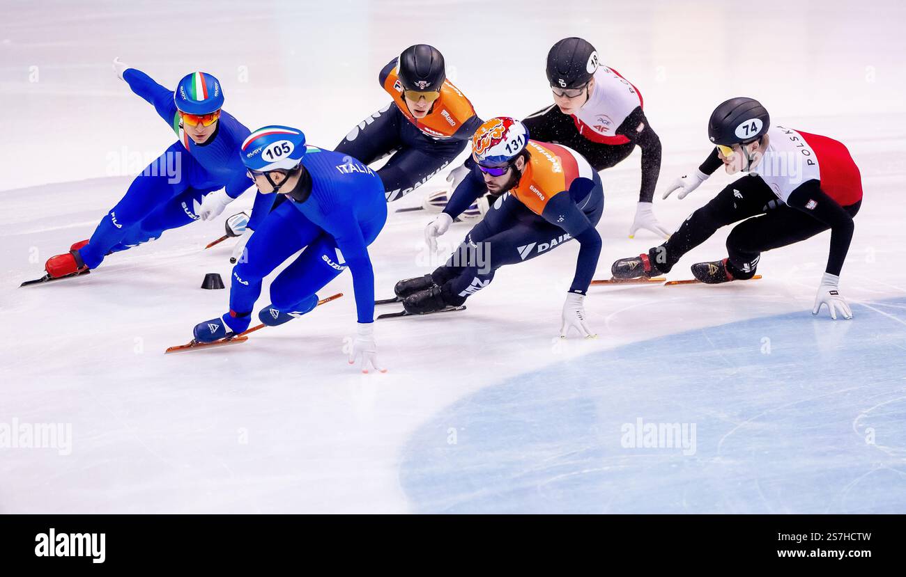 DRESDEN - Sjinkie Knegt and Jens van t Wout during the men's 5000 meter ...