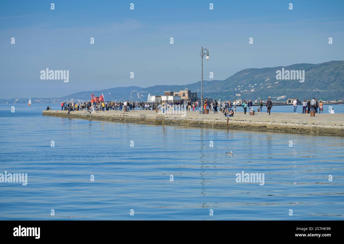 Pier am Hafen, Molo Audace, Triest, Region Friaul-Julisch Venetien ...