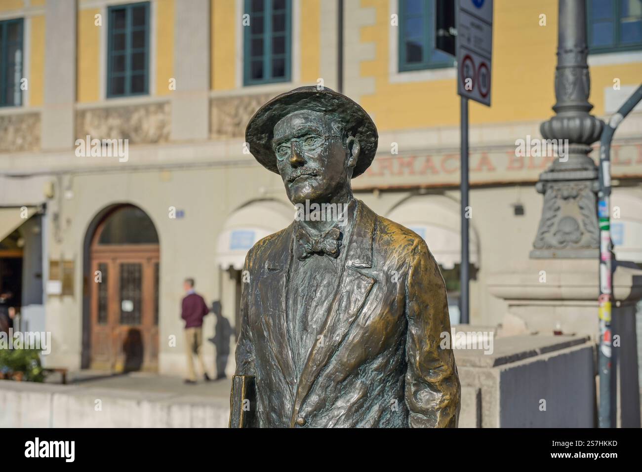 Bronzestatue James Joyce, Schriftsteller, Passagio Joyce, Brücke über ...