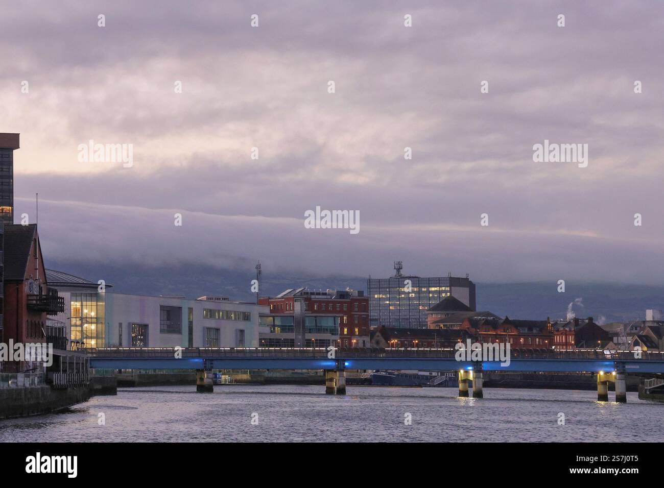 Rail bridge river lagan hi-res stock photography and images - Alamy
