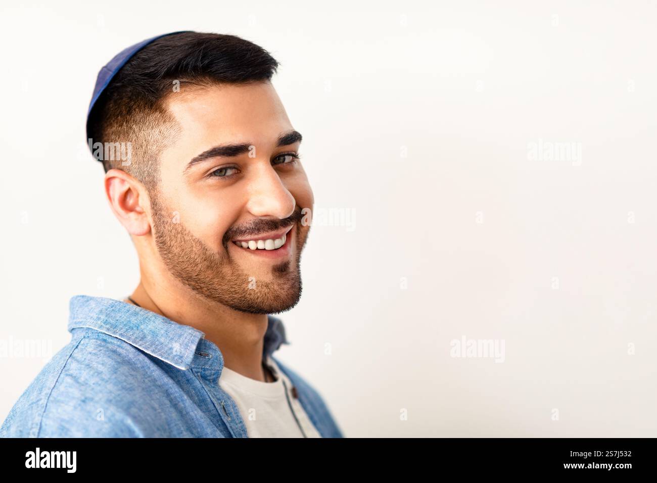 Handsome smiling jewish man hi-res stock photography and images - Alamy