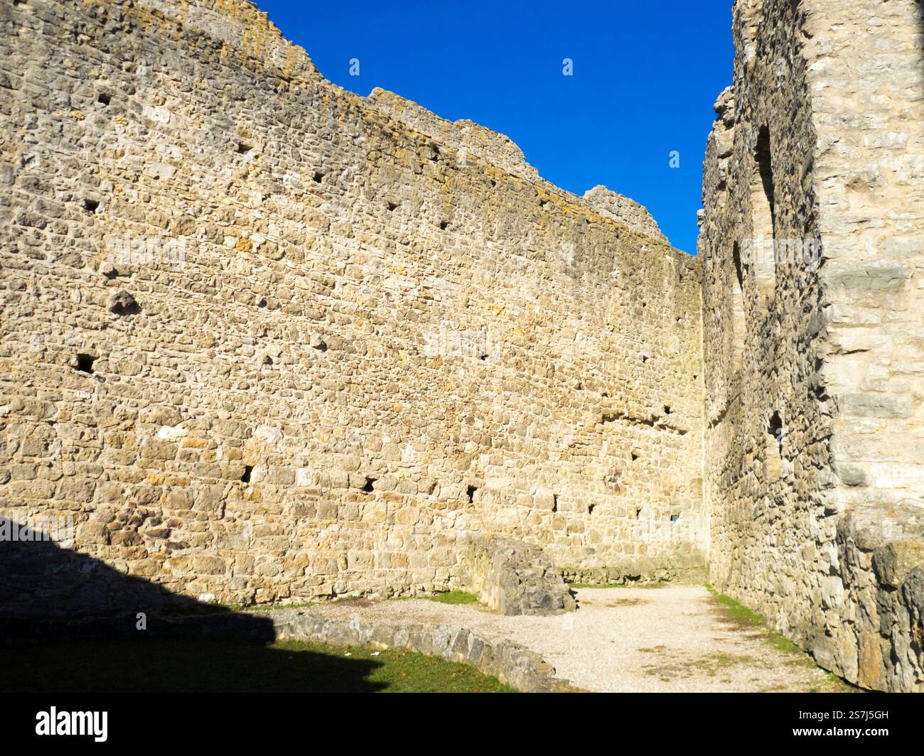 19.01.2025 Die Burgruine Wolfstein Das historisches Wahrzeichen der ...