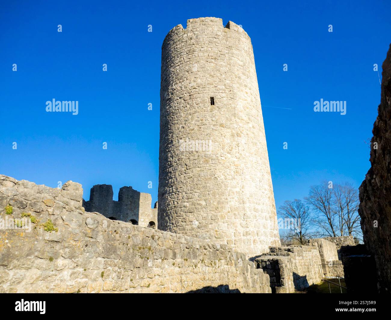 19.01.2025 Die Burgruine Wolfstein Das historisches Wahrzeichen der ...