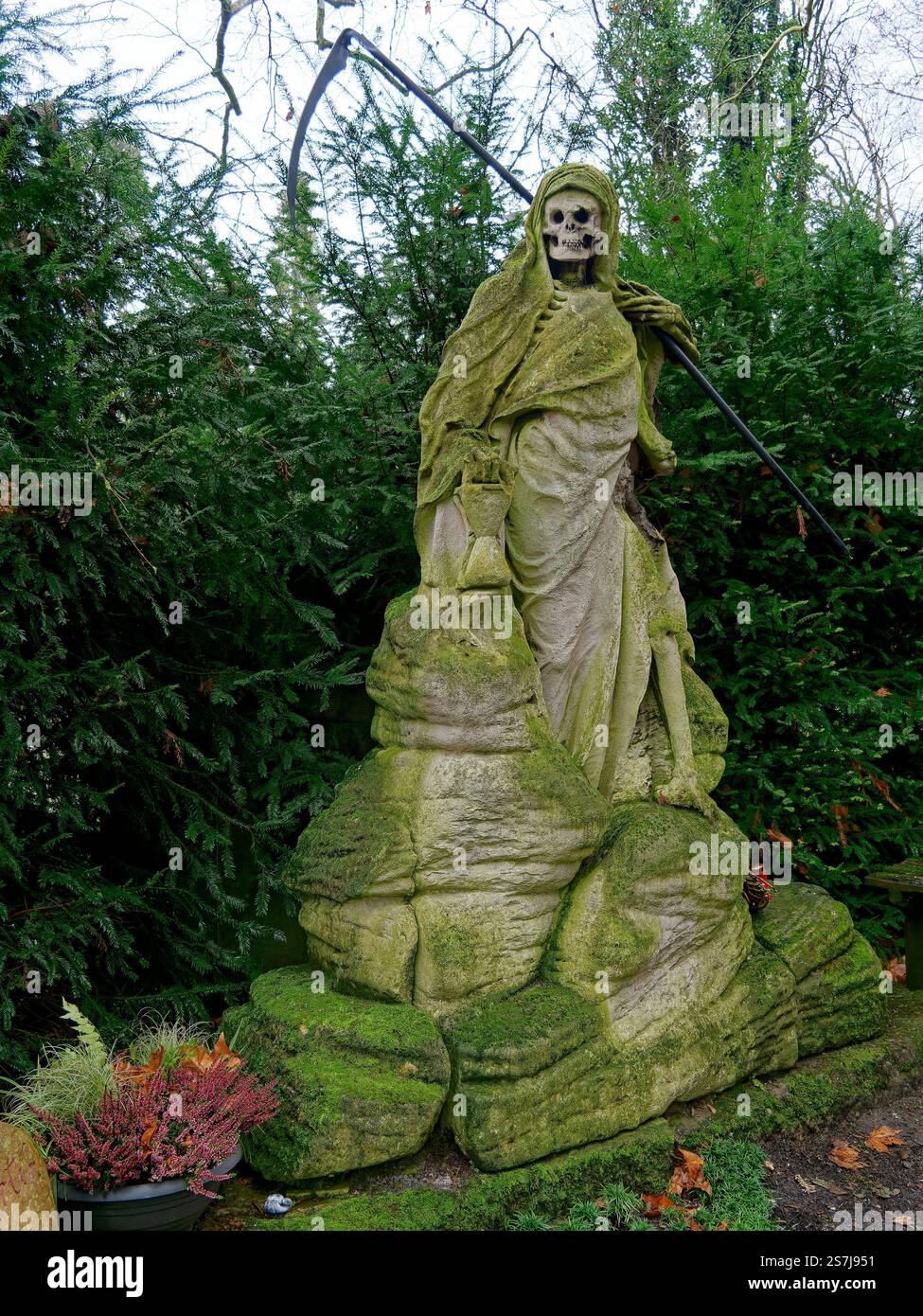 Grim Reaper statue at the Melaten Cemetery in Cologne, skeleton Stock ...