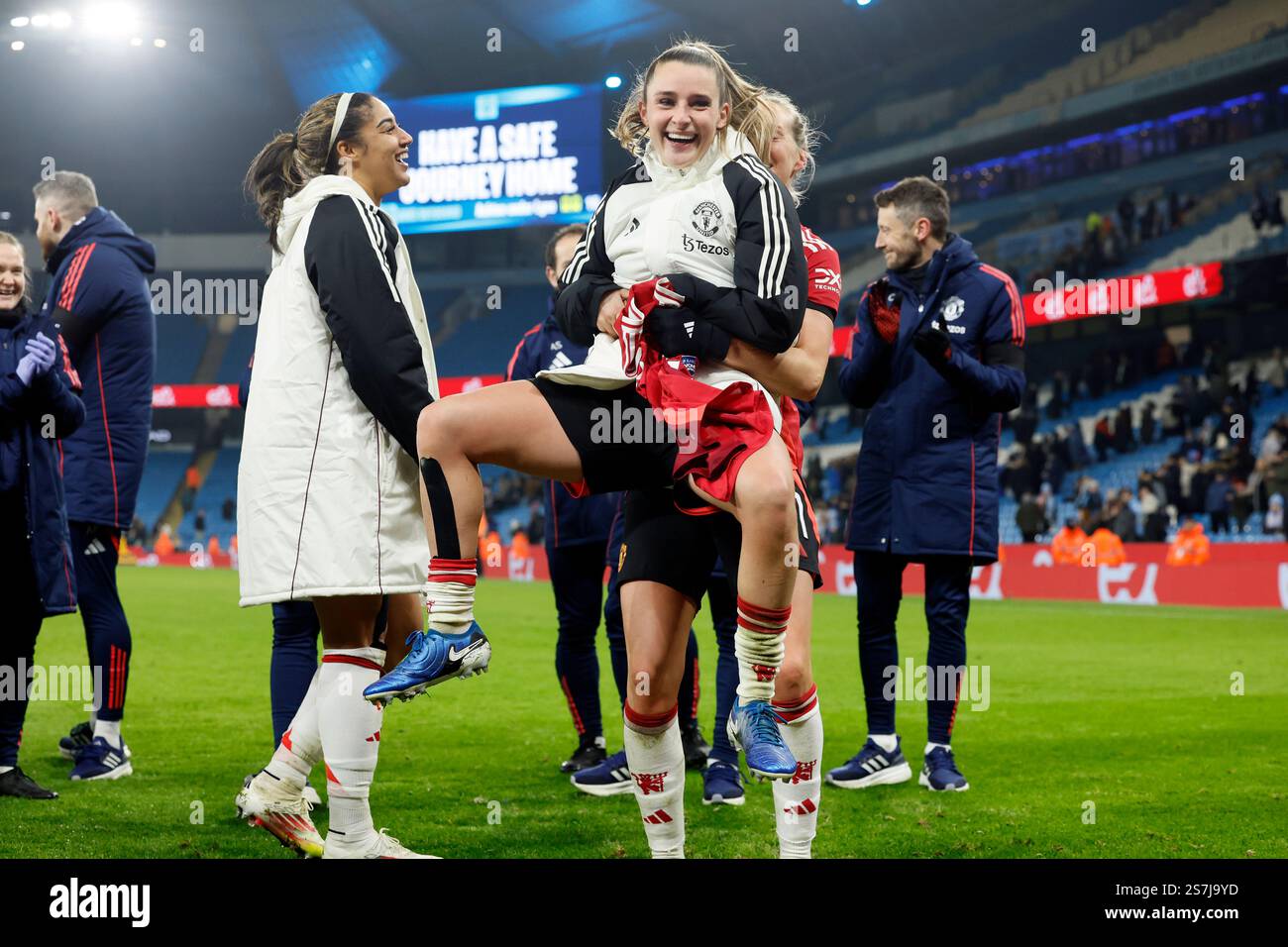 Manchester United's Ella Toone (centre) celebrates with team-mates ...