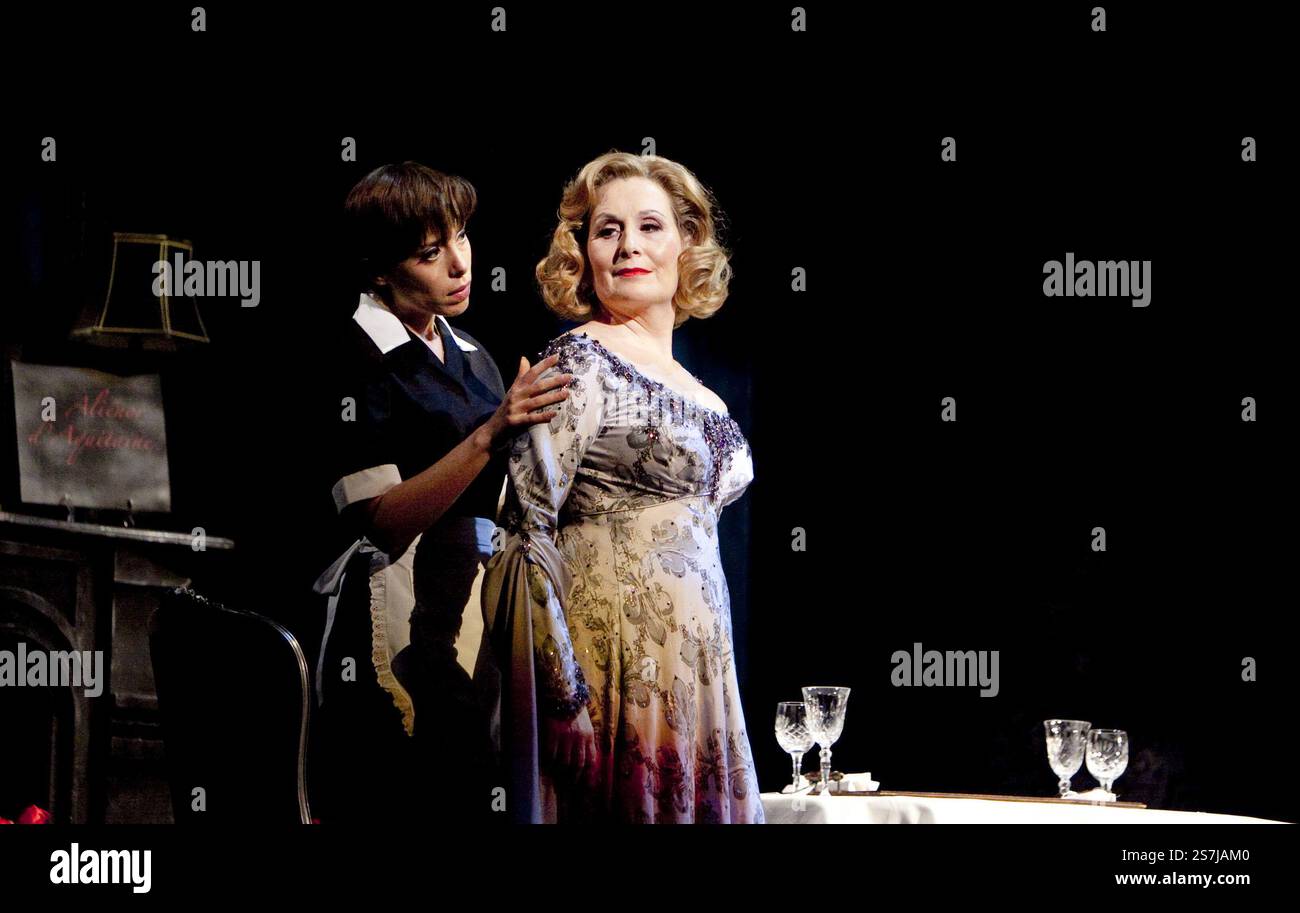 Kelly marie singer hi-res stock photography and images - Alamy