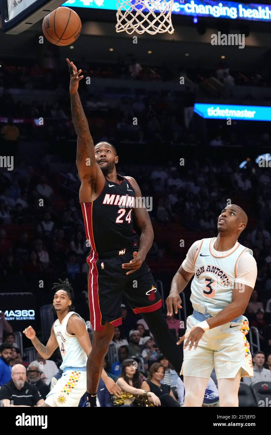 Miami Heat forward Haywood Highsmith (24) shoots over San Antonio Spurs ...