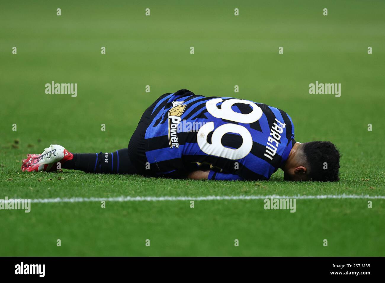 Milano, Italy. 19th Jan, 2025. Mehdi Taremi of Fc Internazionale lies ...