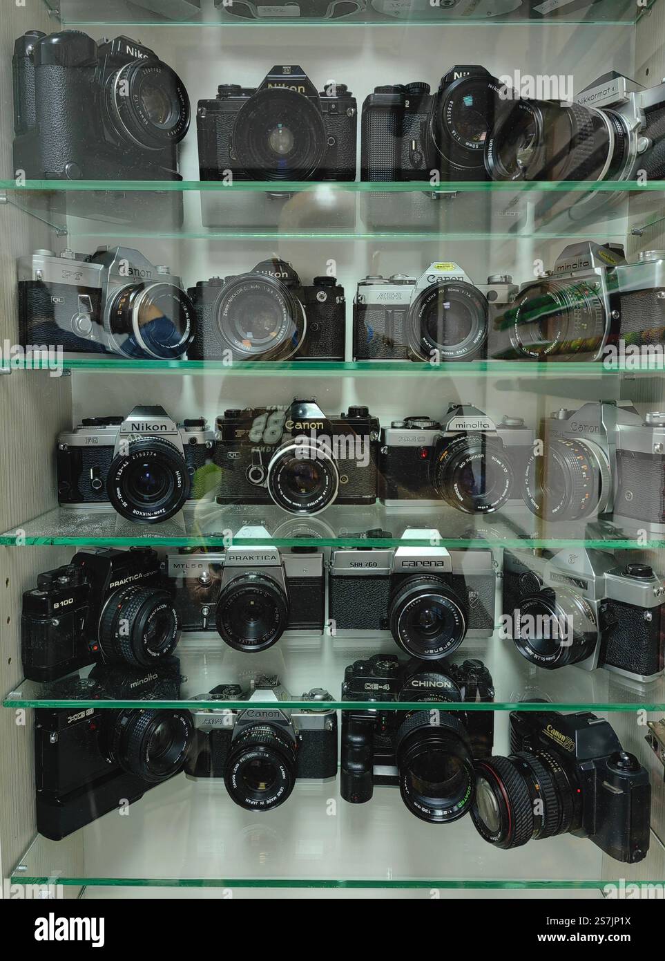 Vintage Analog Cameras: A Glimpse Into the Past Stock Photo - Alamy