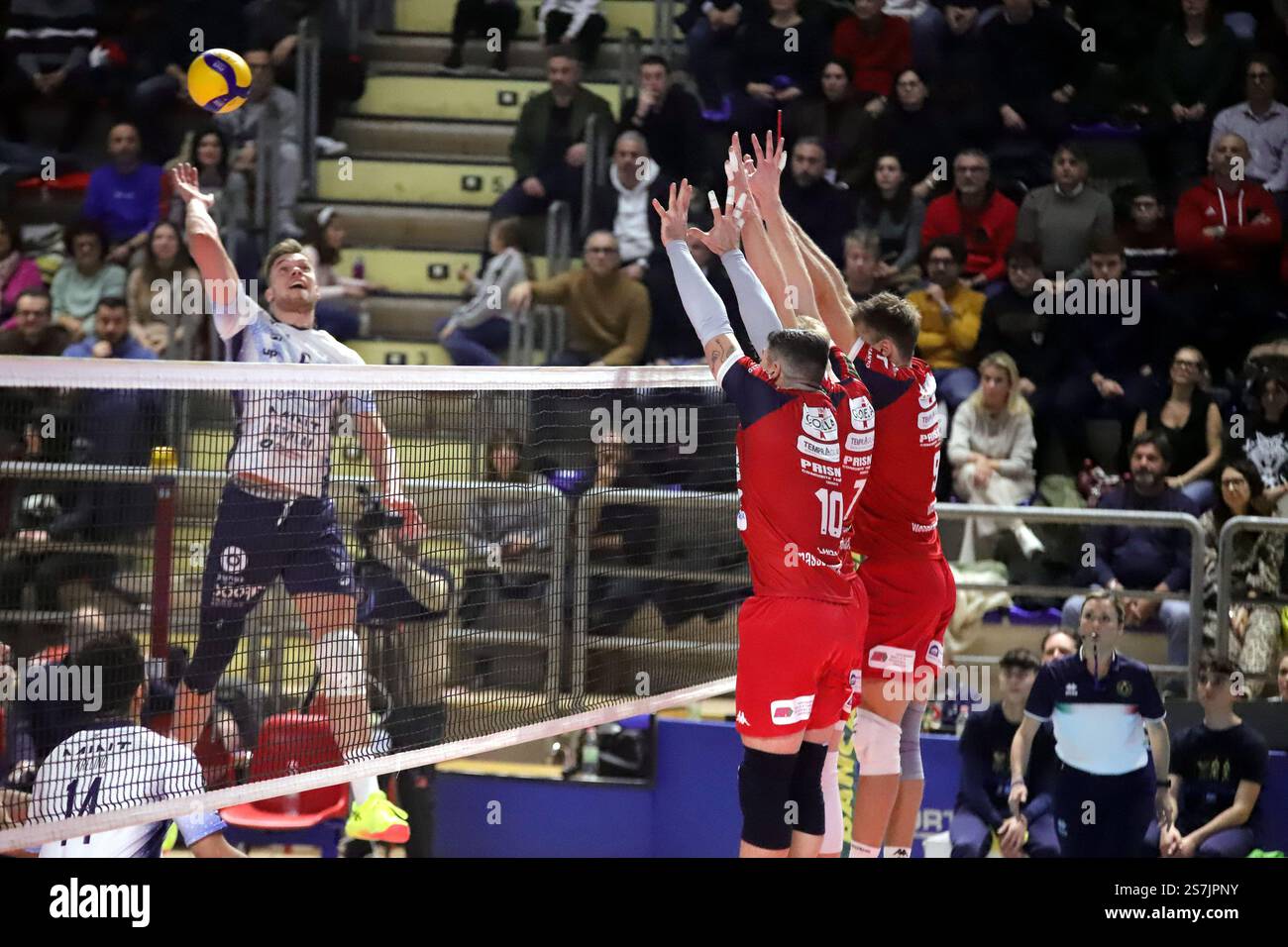 Taranto, Italy. 19th Jan, 2025. Erik Rohrs Volley Monza attack. during ...