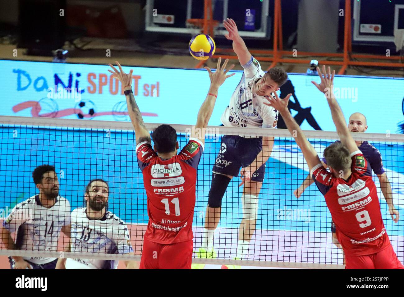Taranto, Italy. 19th Jan, 2025. Erik Rohrs Volley Monza attack. during ...