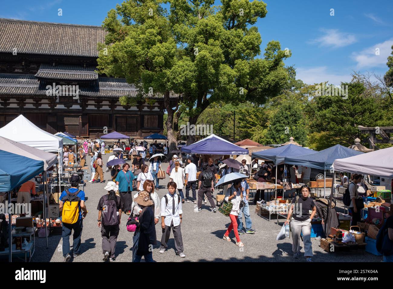 The Kobo-San Vintage Antiques and Flea Market at Toji Temple in Kyoto ...