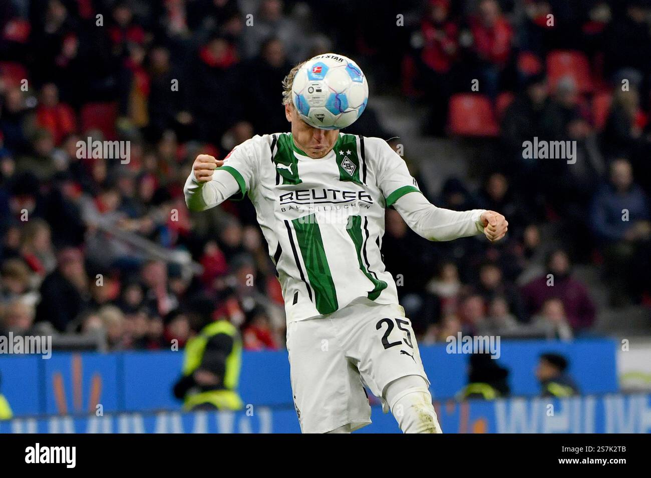 Leverkusen, Deutschland. 18th Jan, 2025. Fussball; Spieltag 18; 1. Bundesliga; Saison 2024/2025 ...