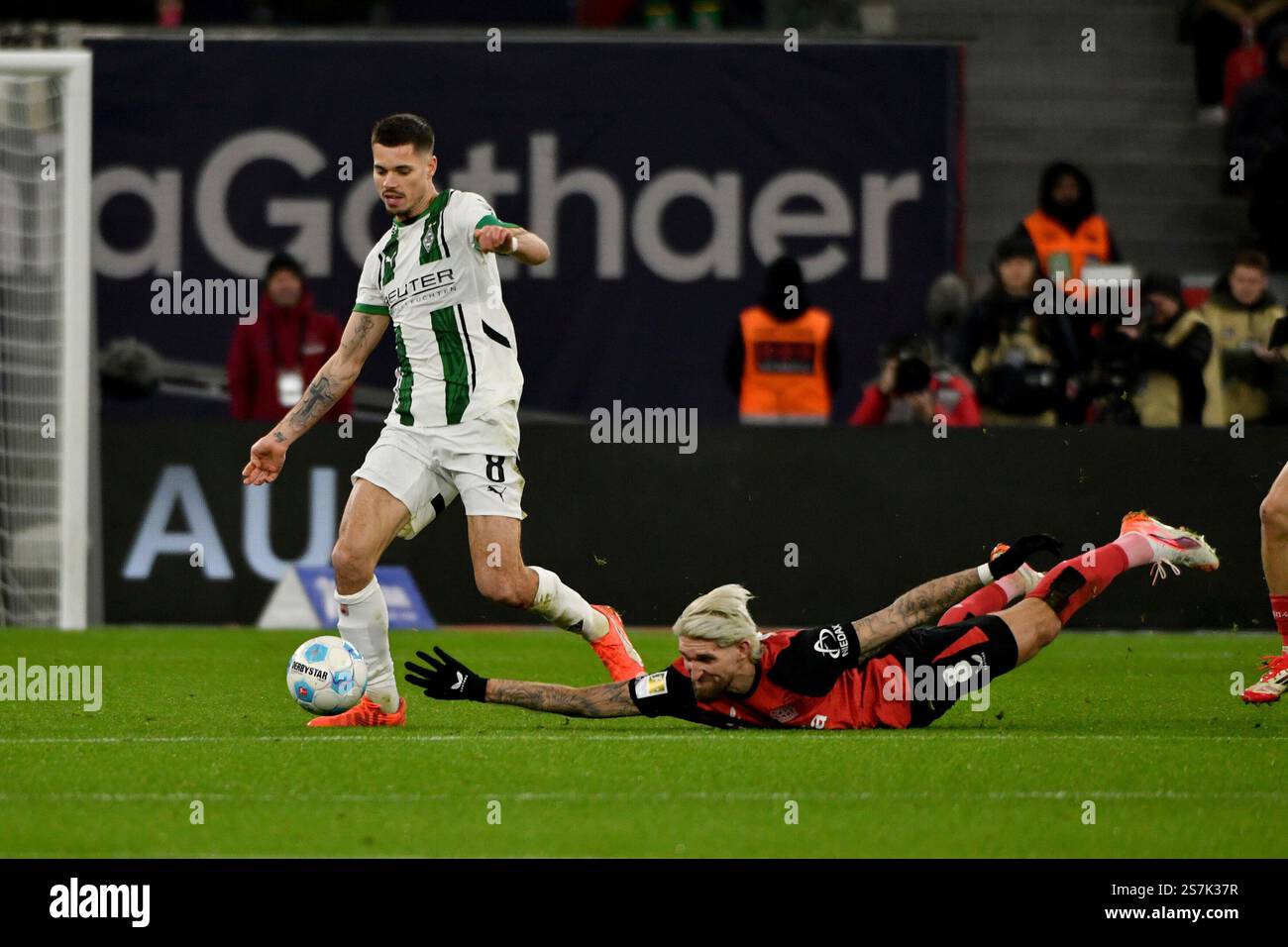 Leverkusen, Deutschland. 18th Jan, 2025. Fussball; Spieltag 18; 1. Bundesliga; Saison 2024/2025 ...