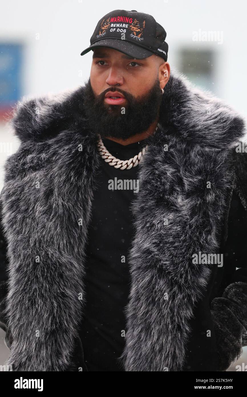 Buffalo Bills defensive tackle DaQuan Jones (92) arrives at stadium ...