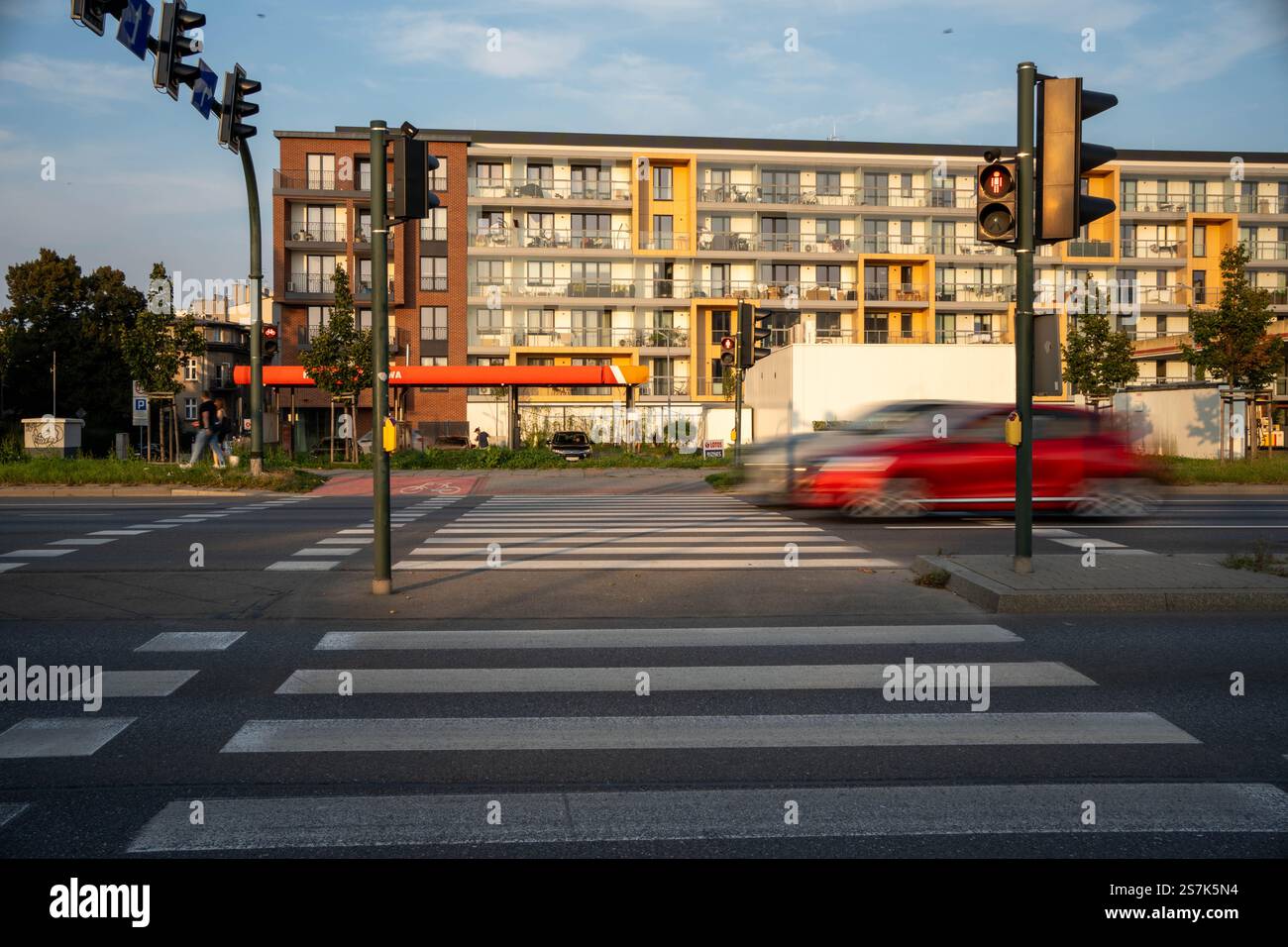 Urban intersection with traffic flow Stock Photo - Alamy