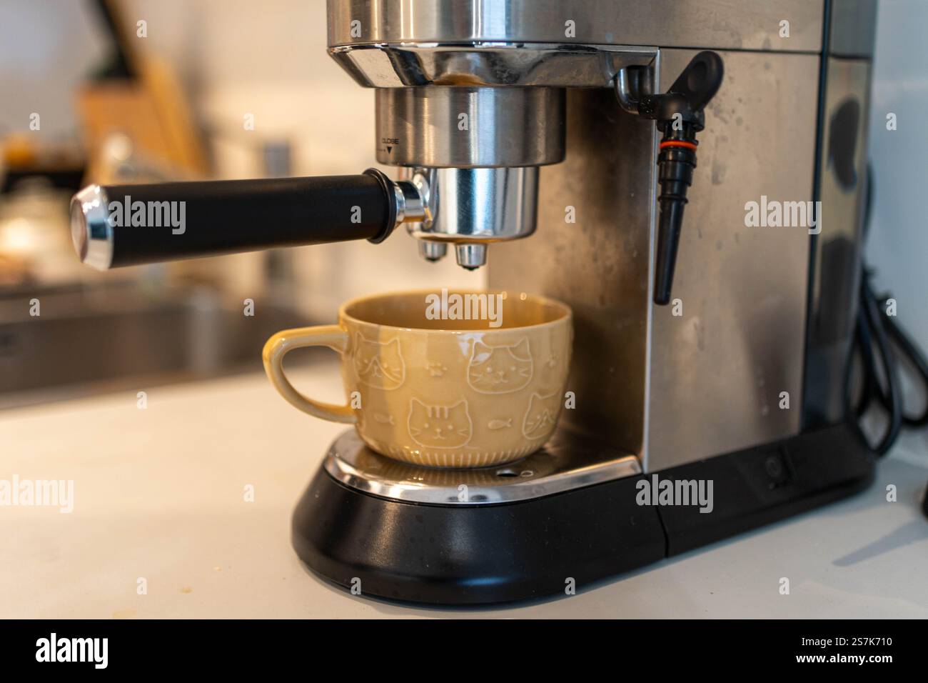 Making homemade coffee with a coffee machine Stock Photo - Alamy
