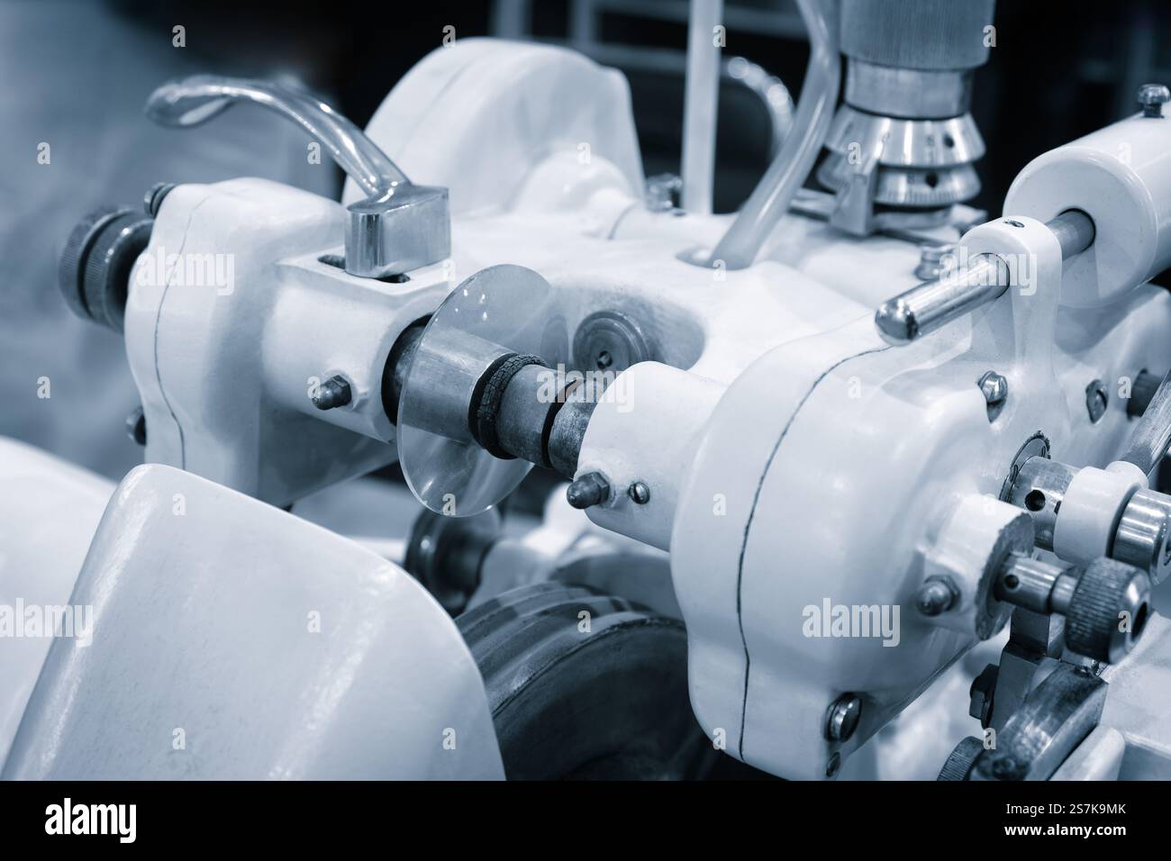 Lens manufacturing in modern laboratory Stock Photo - Alamy