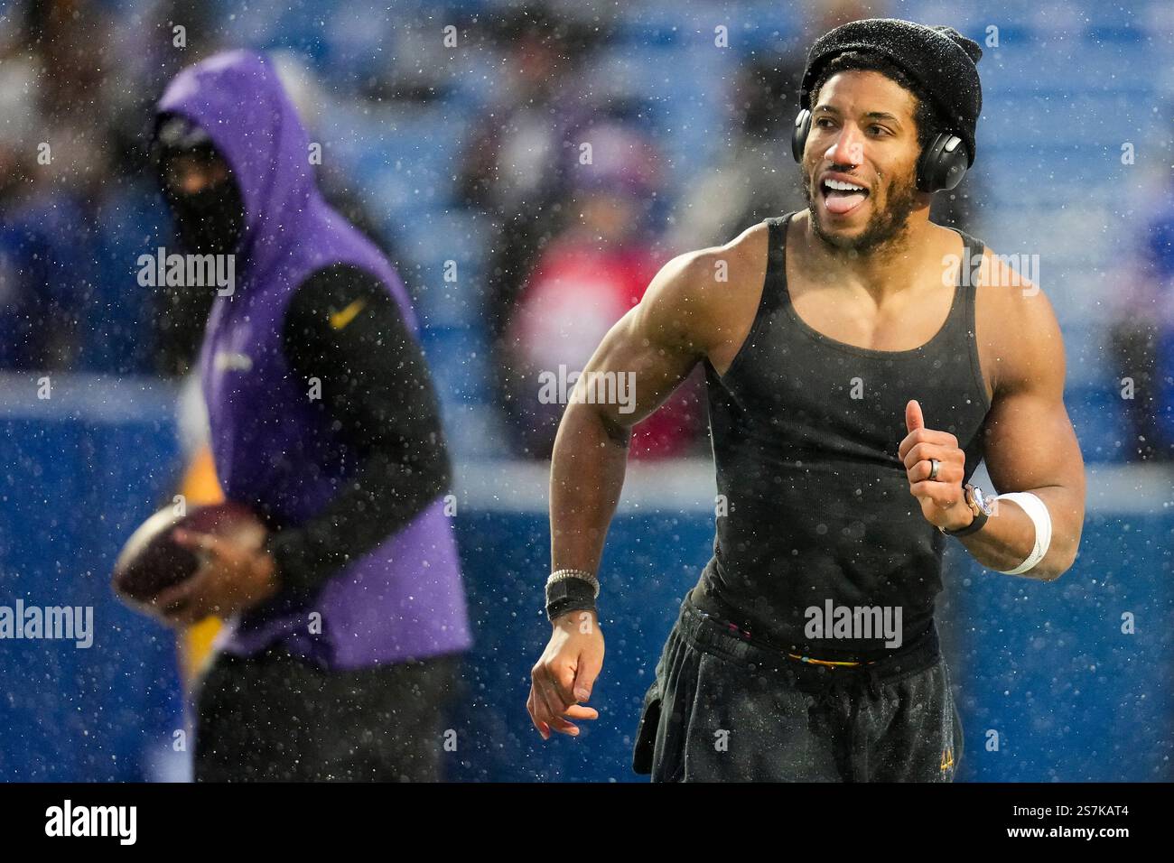 Baltimore Ravens cornerback Marlon Humphrey warms up before playing ...