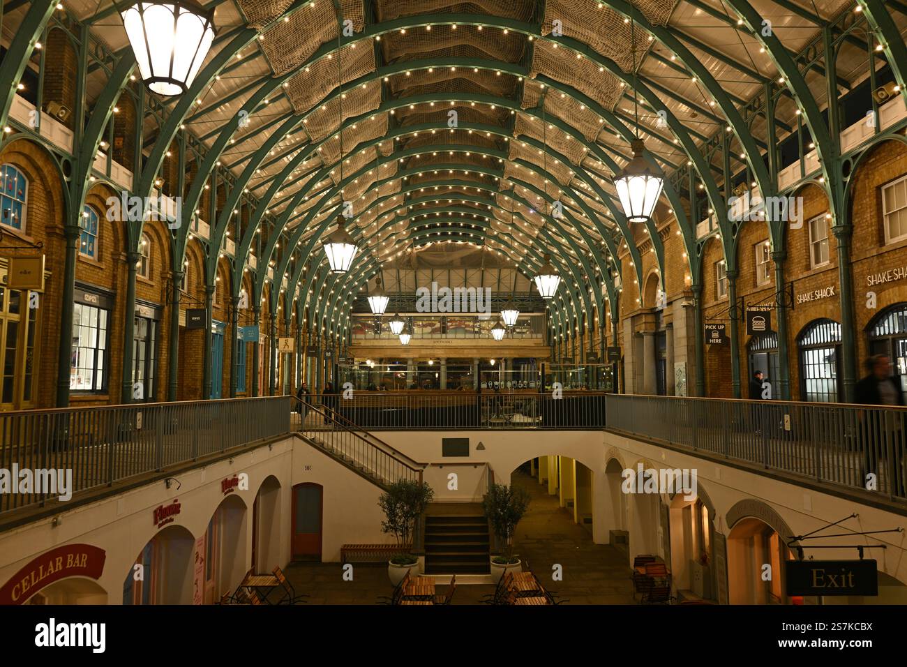 London's, Covent Garden Shopping Centre Stock Photo - Alamy