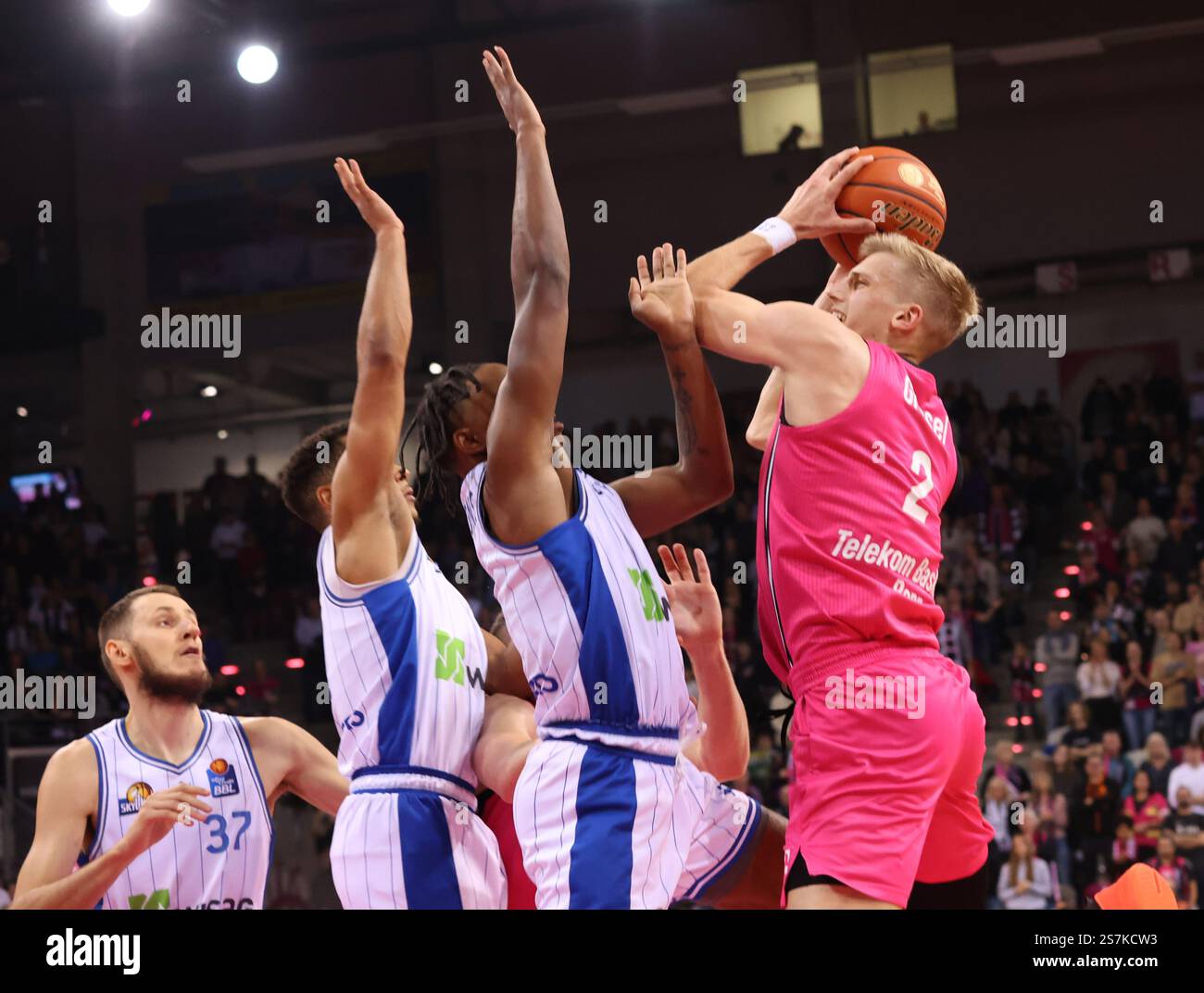 Bonn, Deutschland. 19th Jan, 2025. Sam Griesel (Bonn), Telekom Baskets ...