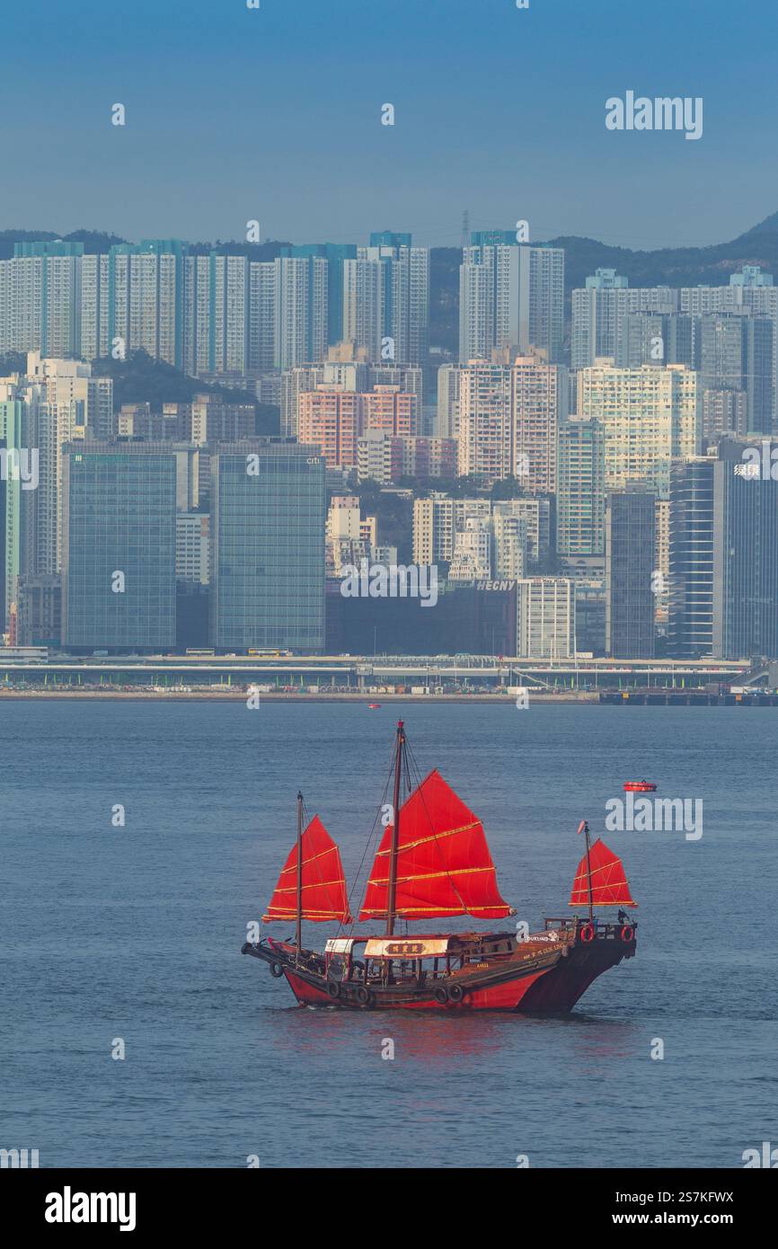 The 'Dukling' Chinese junk boat on Kowloon Bay at Kowloon Island in ...