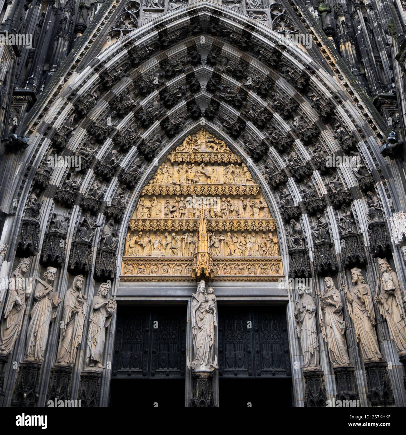 Interior gothic cologne cathedral germany hi-res stock photography and ...