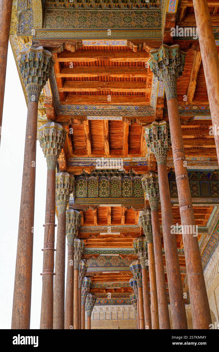 Muqarnas on the capital of the columns of the Bolo Haouz Mosque in ...