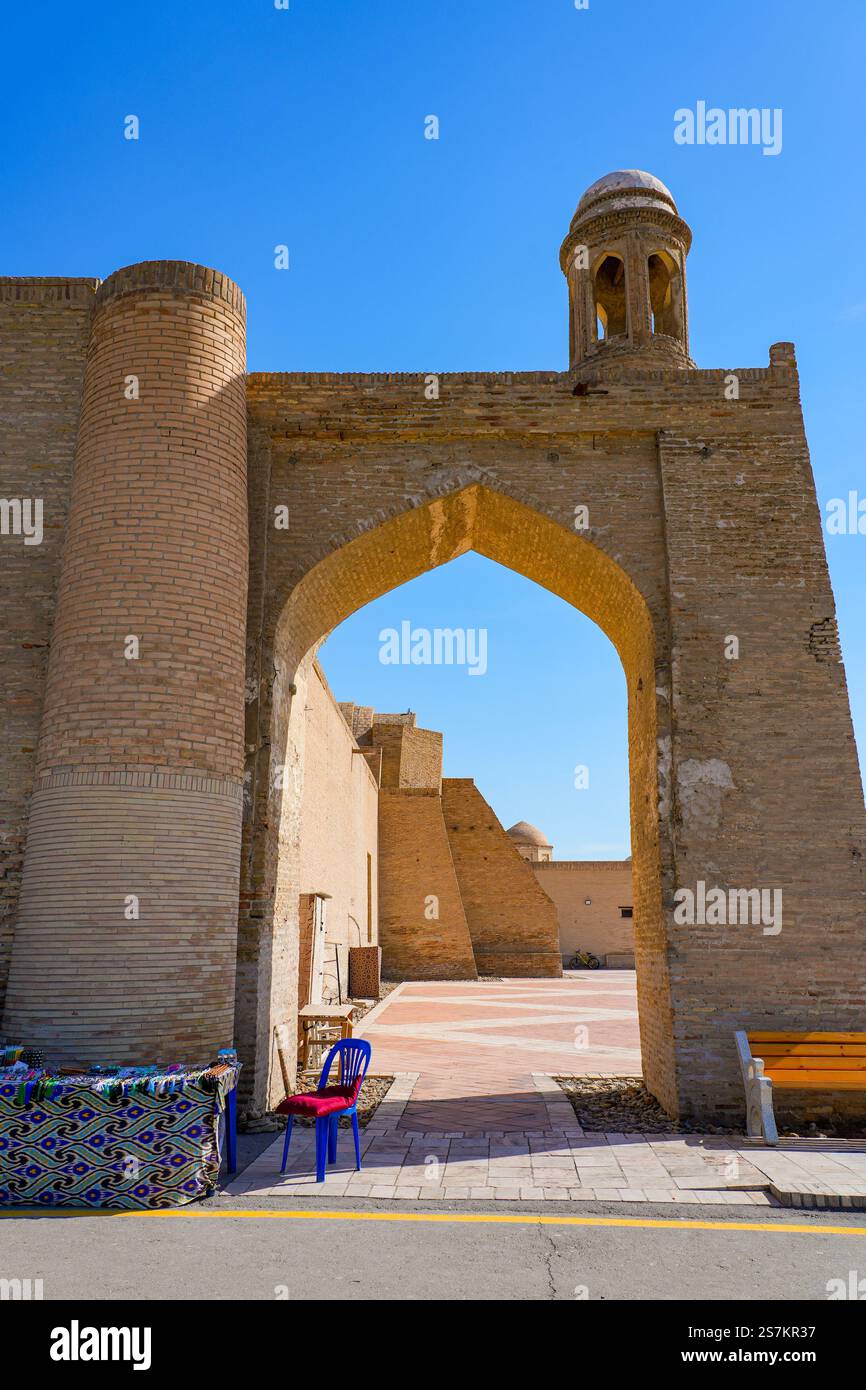 Archway at the corner of the Kalan Mosque on Persian Square in the ...