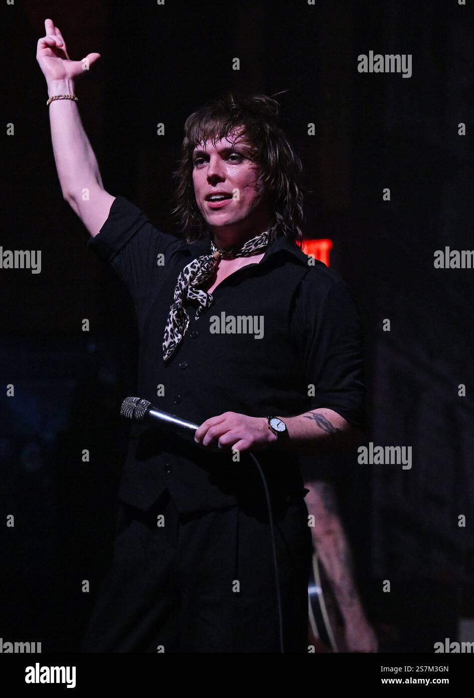 FORT LAUDERDALE FL - JANUARY 18: Luke Spiller of The Struts performs ...