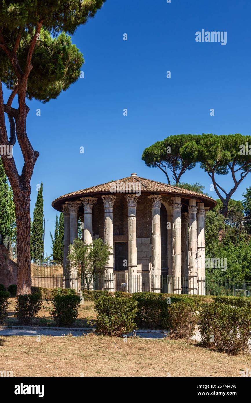 Ancient temple design hi-res stock photography and images - Alamy