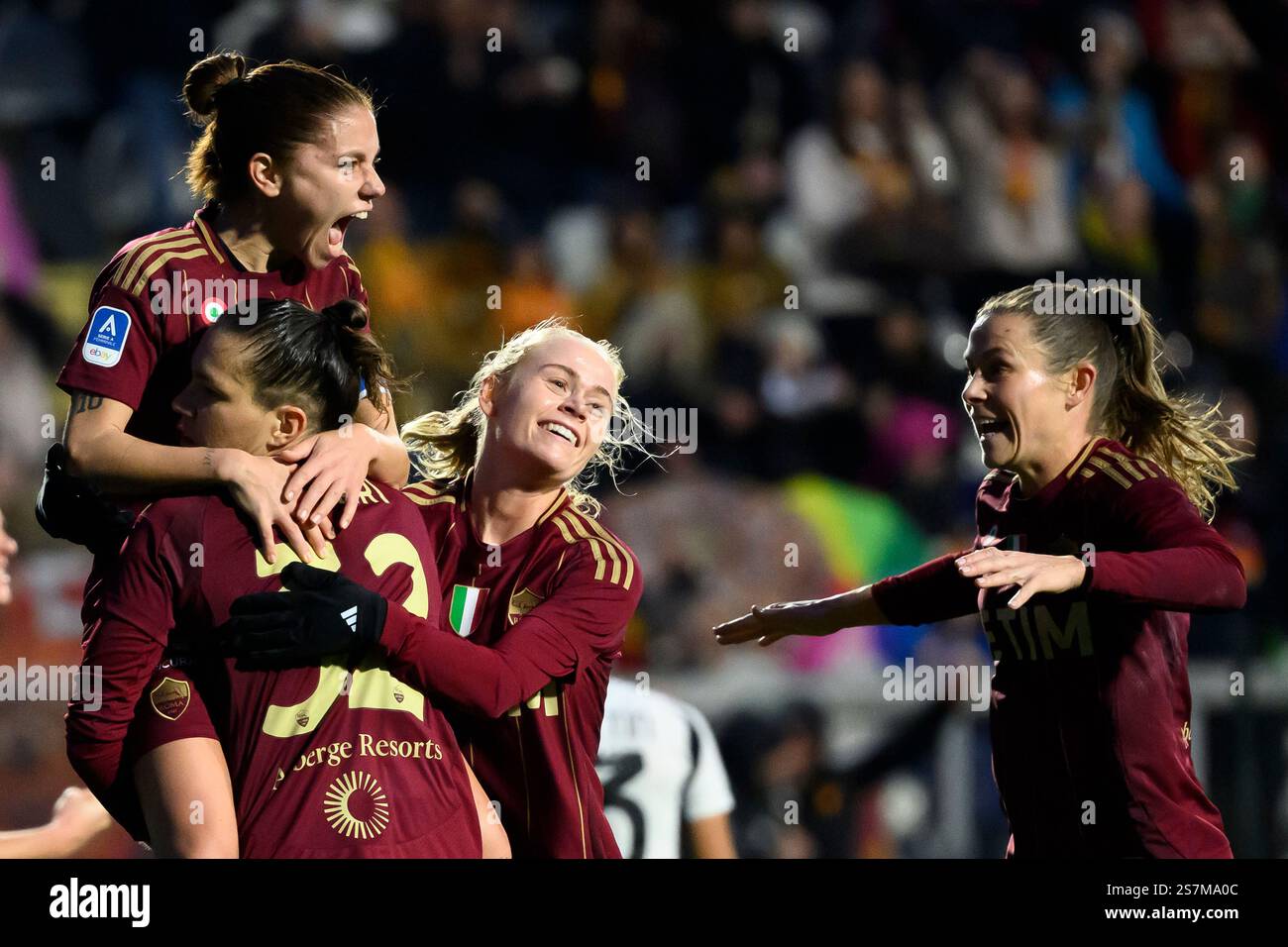 Elena Linari of AS Roma (c) celebrates with Manuela Giugliano, Kathrine ...