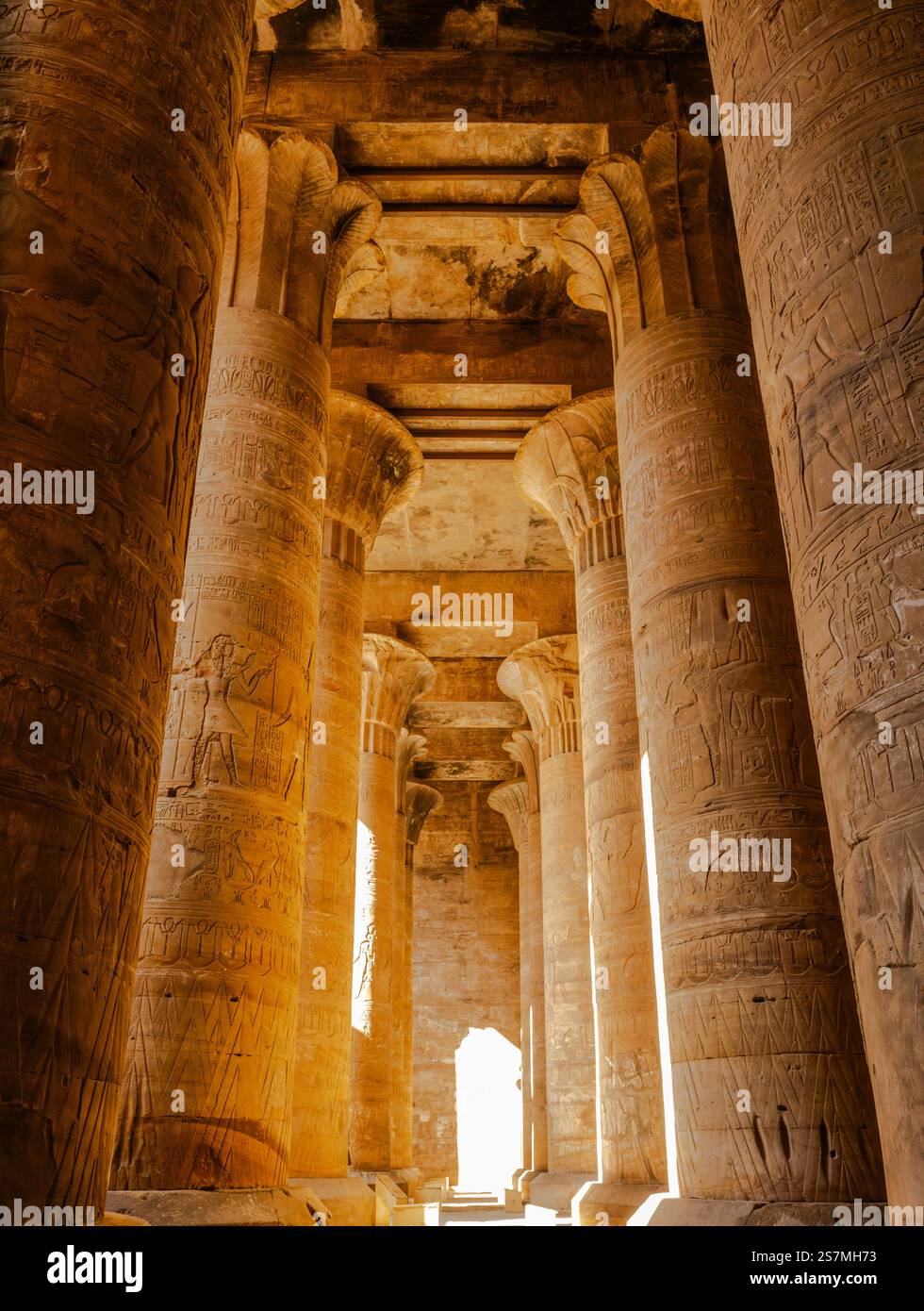 Ancient temple, egypt Stock Photo - Alamy