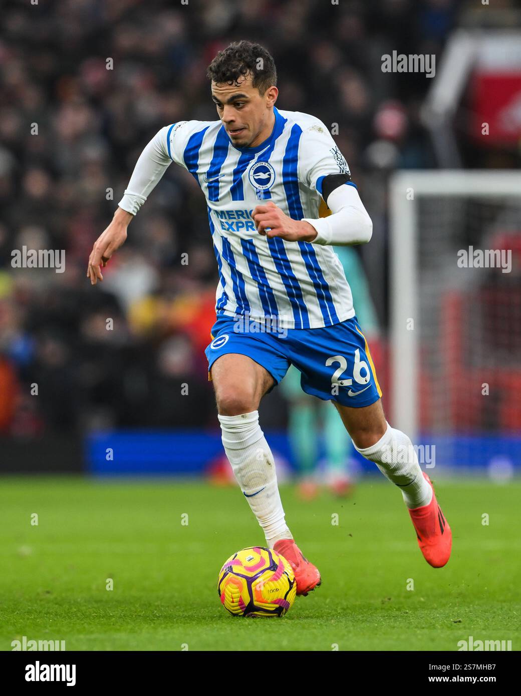 Yasin Ayari of Brighton & Hove Albion makes a break with the ball ...