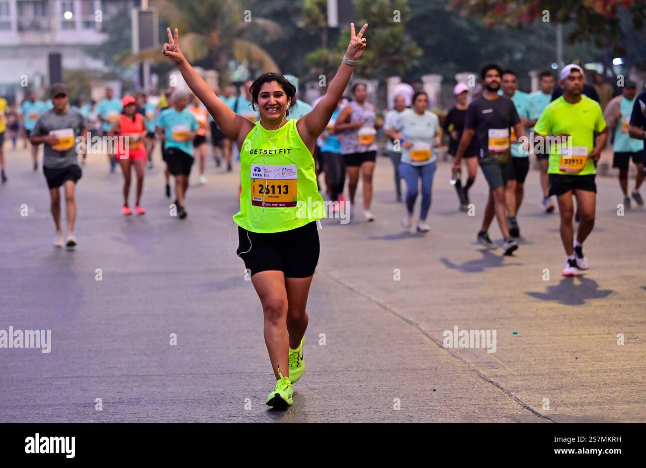 Mumbai, India. 19th Jan, 2025. MUMBAI, INDIA - JANUARY 19: Long distance runner participate in ...