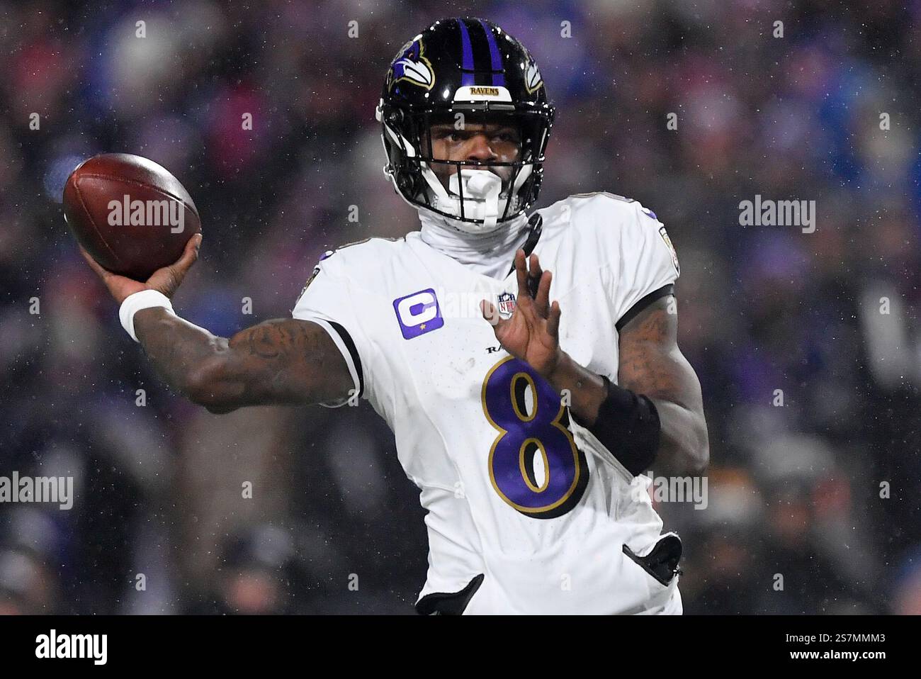 Baltimore Ravens quarterback Lamar Jackson (8) passes against the ...