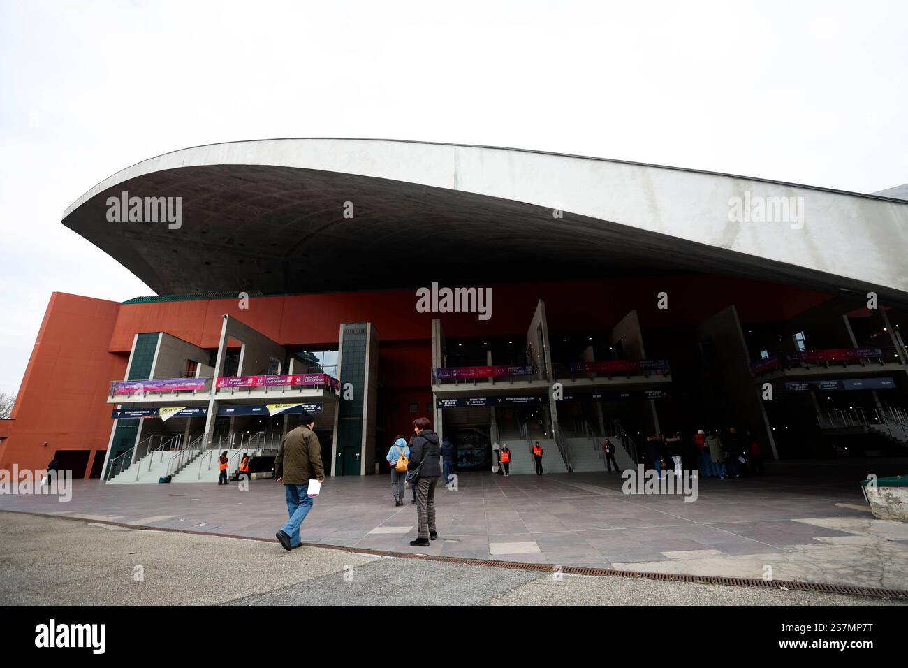 Turin, Italy. 16th Jan, 2025. General view Figure Skating : Ice Dance ...