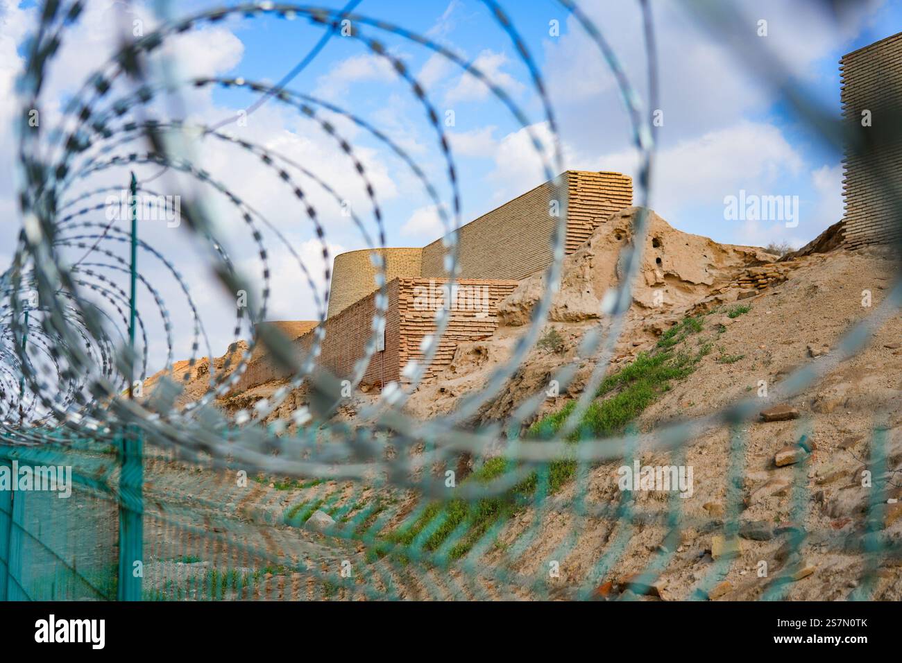 Border between Uzbekistan and Afghanistan at the Old Termez ...
