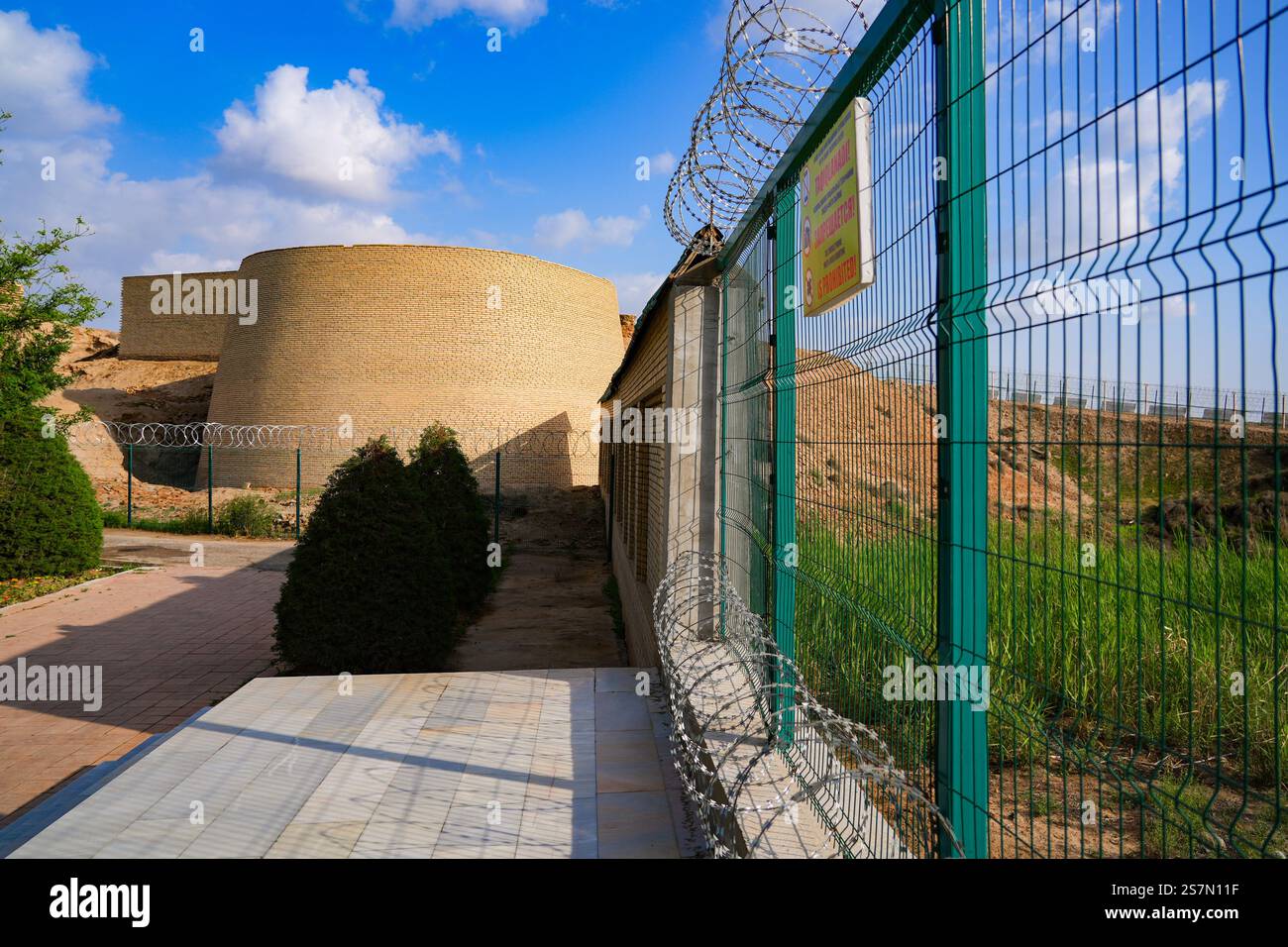 Border between Uzbekistan and Afghanistan at the Old Termez ...