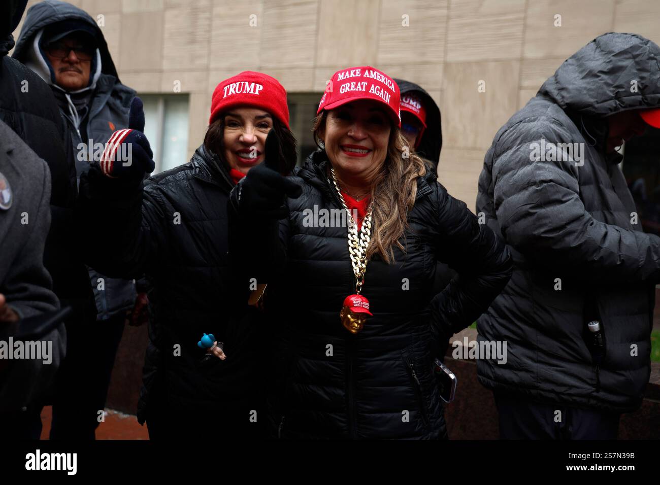Supporters of US President-elect Donald Trump line up in the streets ...