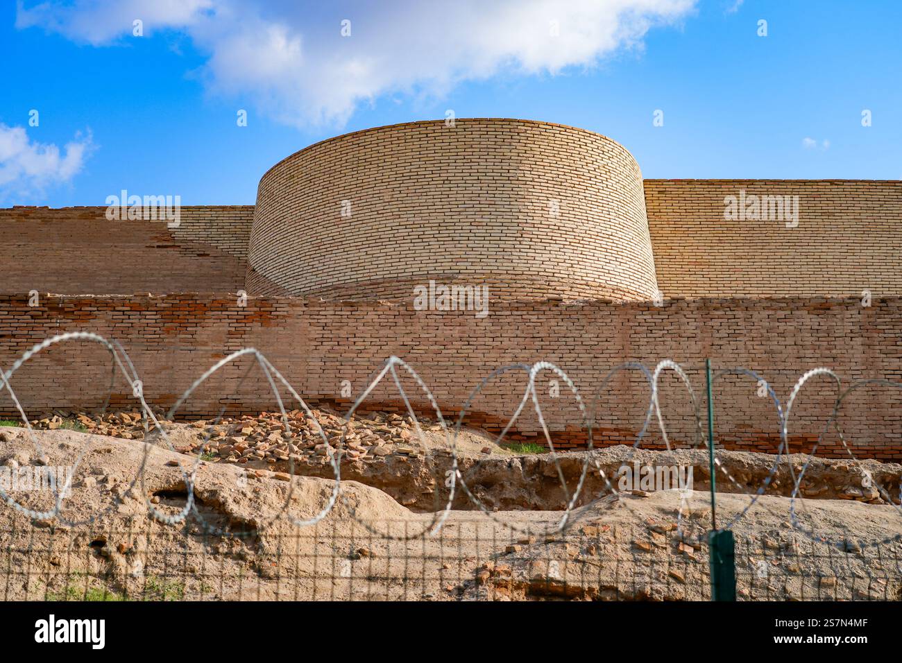 Border between Uzbekistan and Afghanistan at the Old Termez ...
