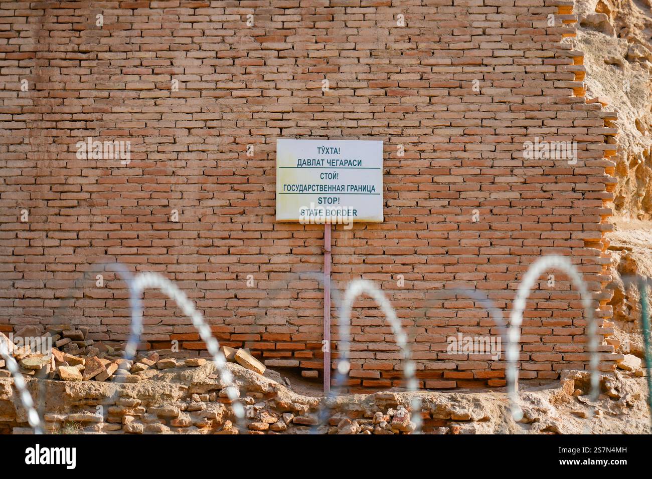 Border between Uzbekistan and Afghanistan at the Old Termez ...