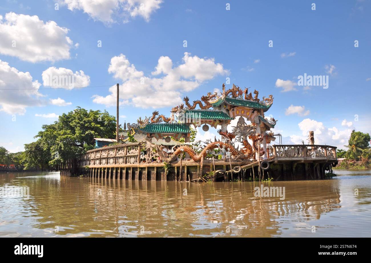 Phu Chau Mieu Floating Temple on Saigon River and dozens of dragon ...