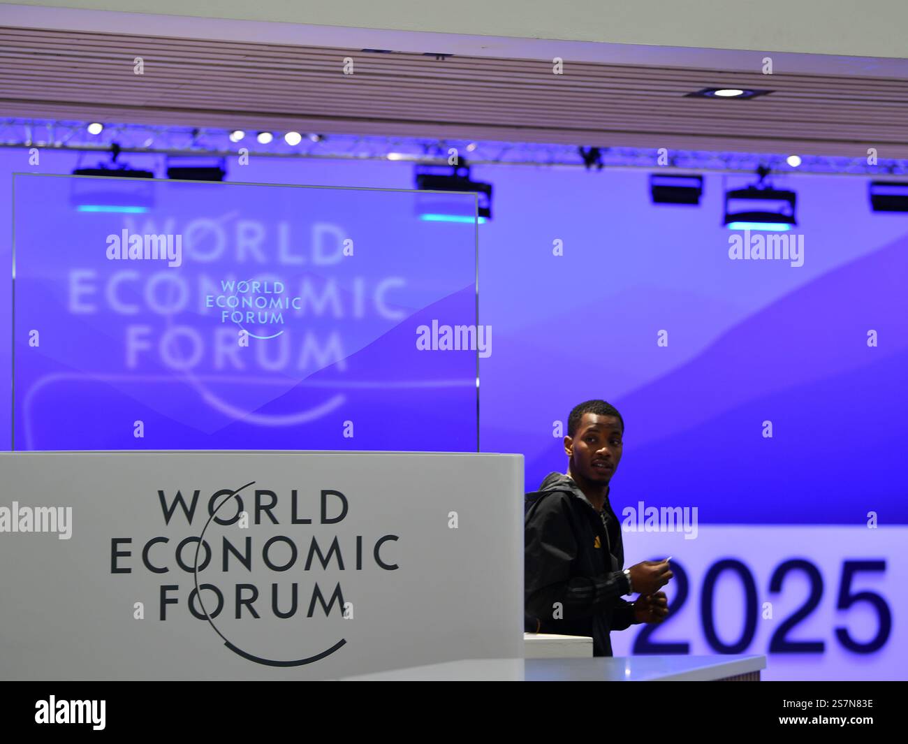 Age logos hi-res stock photography and images - Alamy