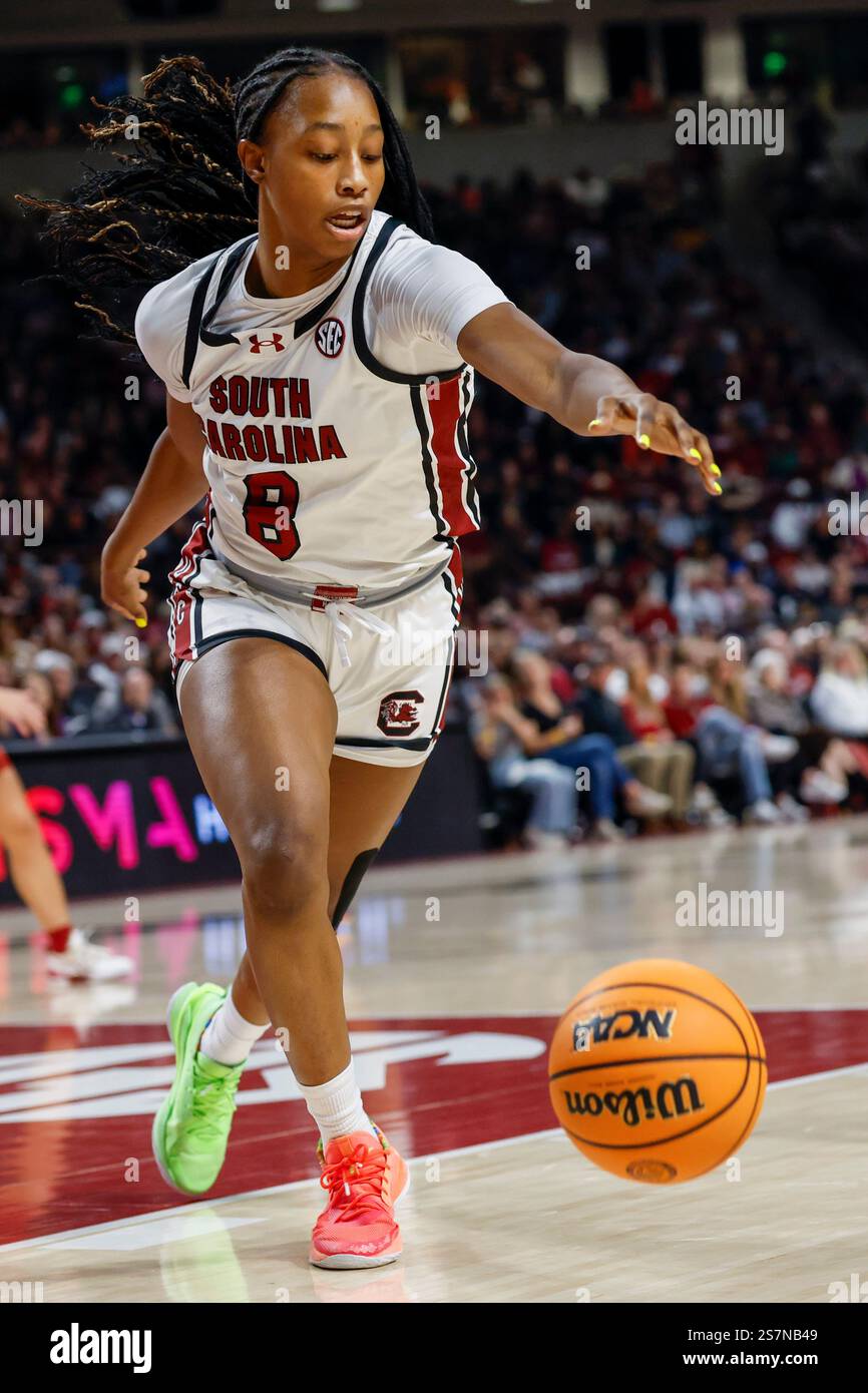 South Carolina forward Joyce Edwards (8) chases down the ball during ...