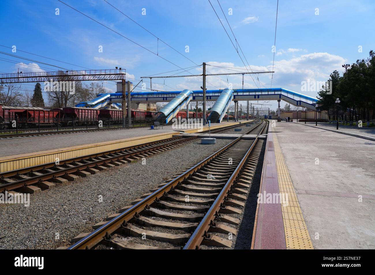 Pedestrian footbridge passing over the railway tracks at Samarkand ...