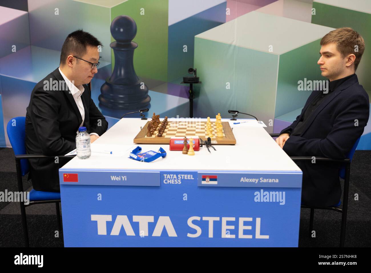 Wijk Aan Zee, Netherlands. 19th Jan, 2025. Wei Yi (L) of China competes ...