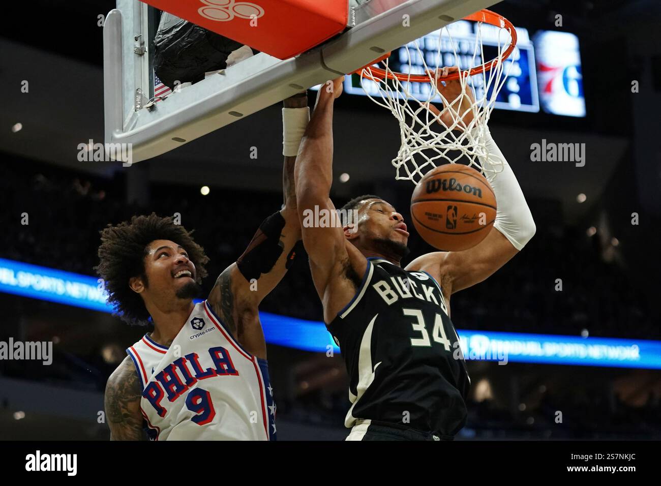 Milwaukee Bucks' Giannis Antetokounmpo (34) dunks against Philadelphia ...