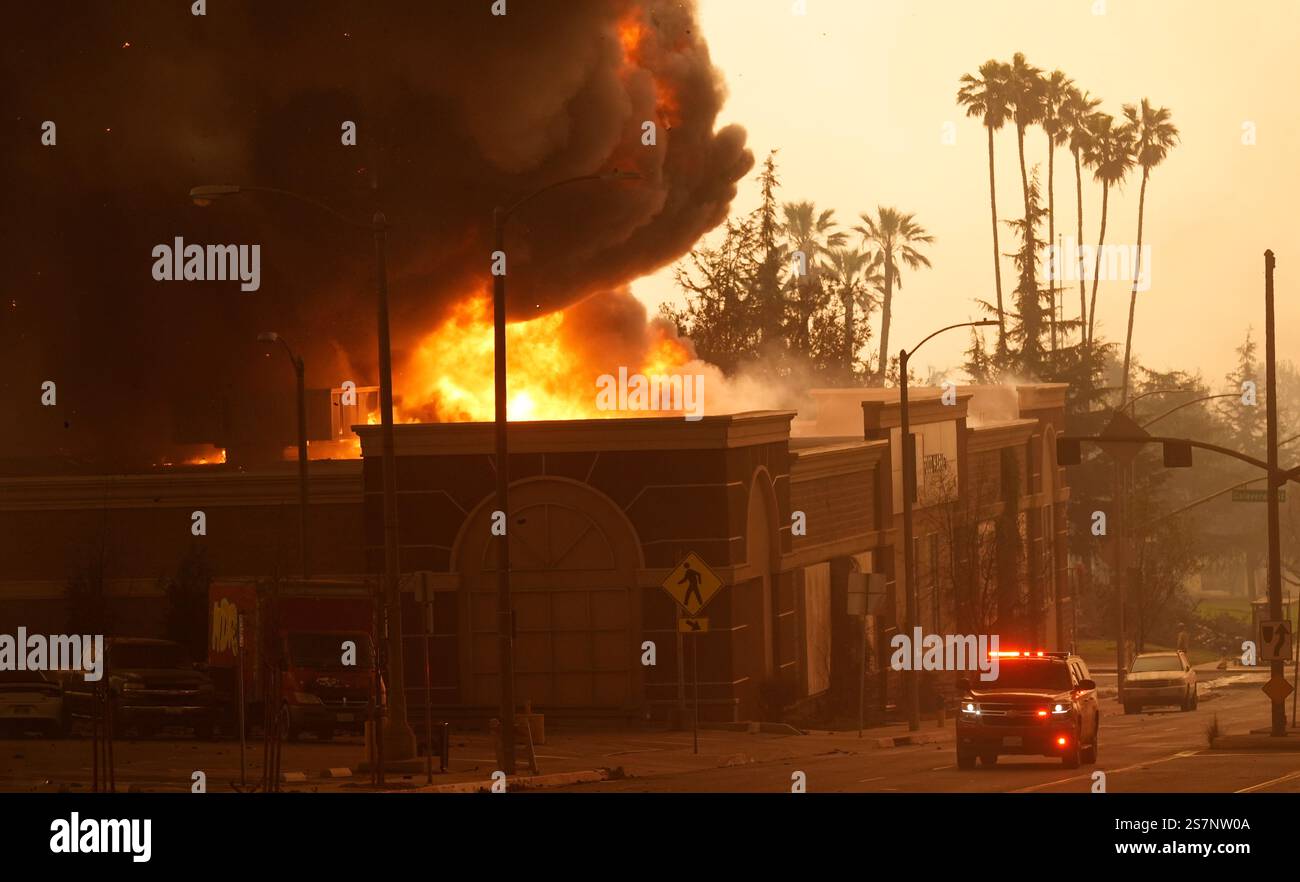Flames and black smoke engulf the Aldi Food Market during the Eaton ...